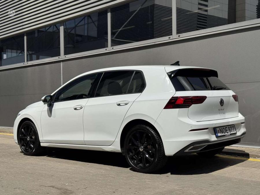 White Volkswagen Golf 2023 in Vilnius, with an engine capacity of 2.00 L and mileage of 104 thousand km for 19500 €, photo 3 on AUTOMOTO.COM.LV