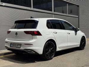 White Volkswagen Golf 2023 in Vilnius, with an engine capacity of 2.00 L and mileage of 104 thousand km for 19500 €, photo 5 on AUTOMOTO.COM.LV