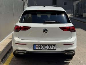 White Volkswagen Golf 2023 in Vilnius, with an engine capacity of 2.00 L and mileage of 104 thousand km for 19500 €, photo 7 on AUTOMOTO.COM.LV