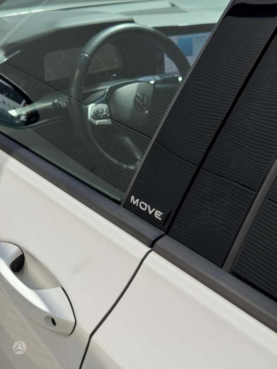 White Volkswagen Golf 2023 in Vilnius, with an engine capacity of 2.00 L and mileage of 104 thousand km for 19500 €, photo 13 on AUTOMOTO.COM.LV