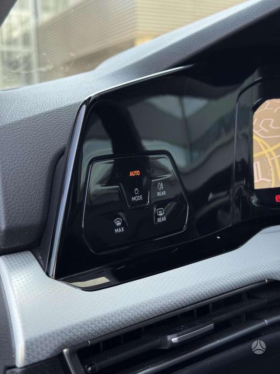 White Volkswagen Golf 2023 in Vilnius, with an engine capacity of 2.00 L and mileage of 104 thousand km for 19500 €, photo 22 on AUTOMOTO.COM.LV