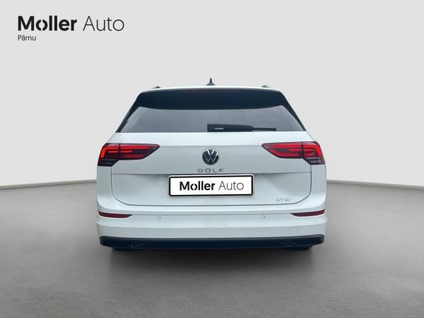 Balts Volkswagen Golf 2023 Pērnava, ar dzinēja tilpumu 1.50 L un nobraukumu 120 tūkst. km par 18900 €, foto 4 vietnē AUTOMOTO.COM.LV