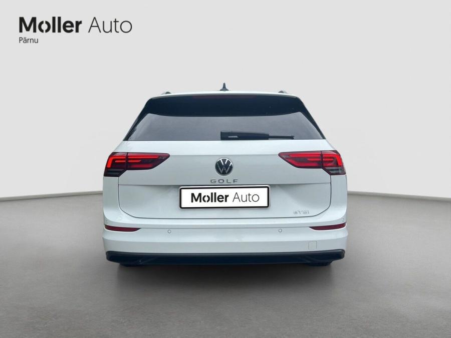 Balts Volkswagen Golf 2023 Pērnava, ar dzinēja tilpumu 1.50 L un nobraukumu 120 tūkst. km par 18900 €, foto 5 vietnē AUTOMOTO.COM.LV