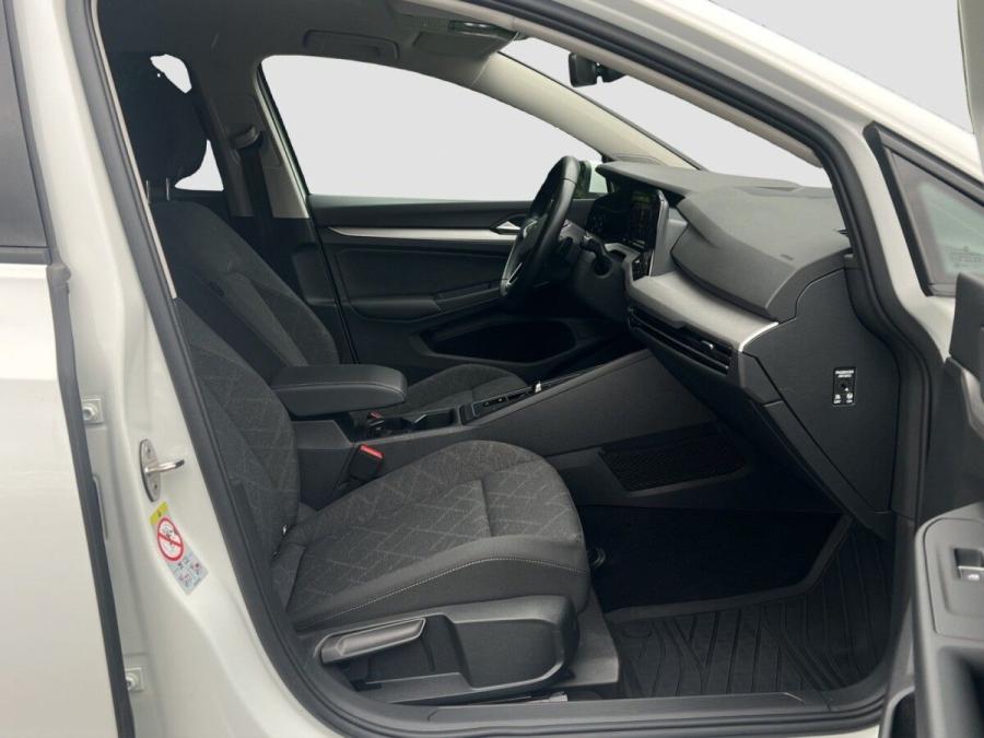 Balts Volkswagen Golf 2023 Pērnava, ar dzinēja tilpumu 1.50 L un nobraukumu 120 tūkst. km par 18900 €, foto 6 vietnē AUTOMOTO.COM.LV