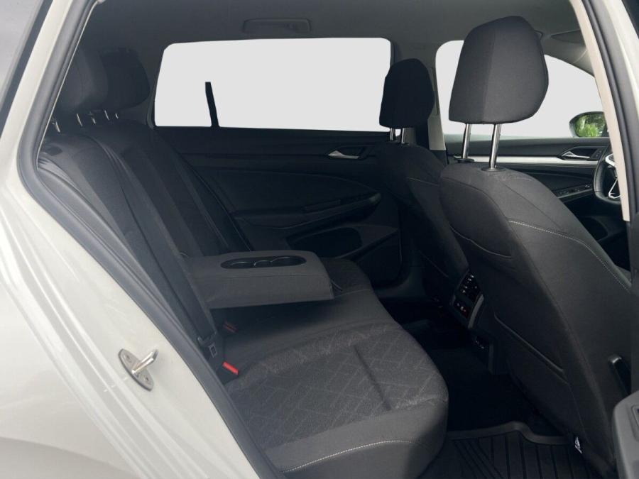 Balts Volkswagen Golf 2023 Pērnava, ar dzinēja tilpumu 1.50 L un nobraukumu 120 tūkst. km par 18900 €, foto 7 vietnē AUTOMOTO.COM.LV