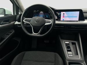 Balts Volkswagen Golf 2023 Pērnava, ar dzinēja tilpumu 1.50 L un nobraukumu 120 tūkst. km par 18900 €, foto 8 vietnē AUTOMOTO.COM.LV