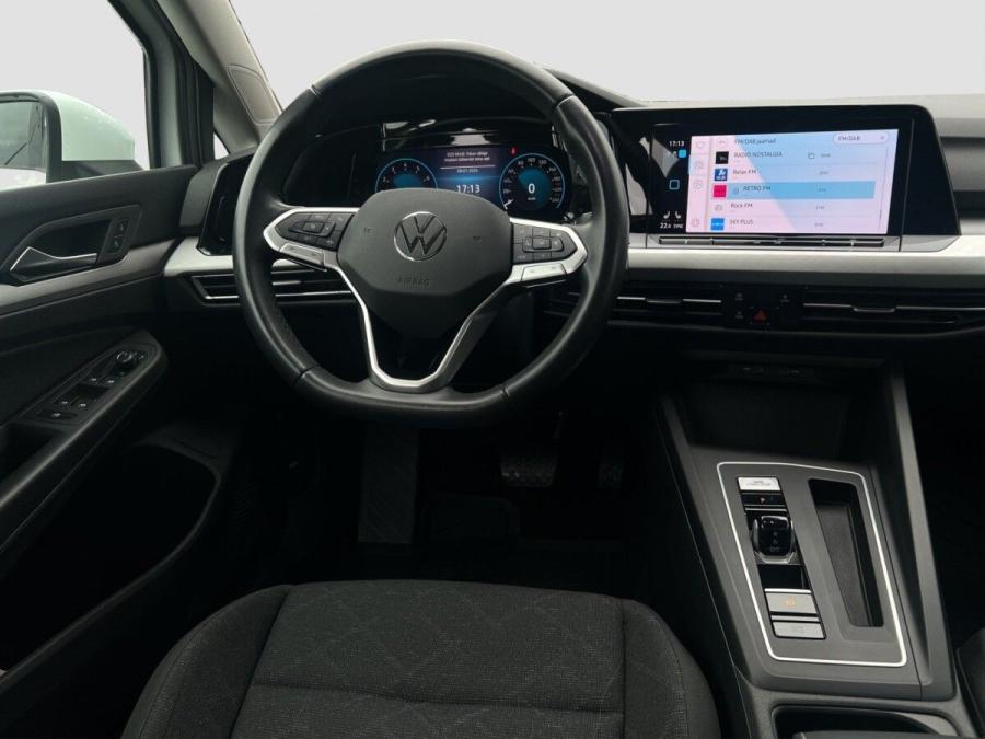 Balts Volkswagen Golf 2023 Pērnava, ar dzinēja tilpumu 1.50 L un nobraukumu 120 tūkst. km par 18900 €, foto 8 vietnē AUTOMOTO.COM.LV