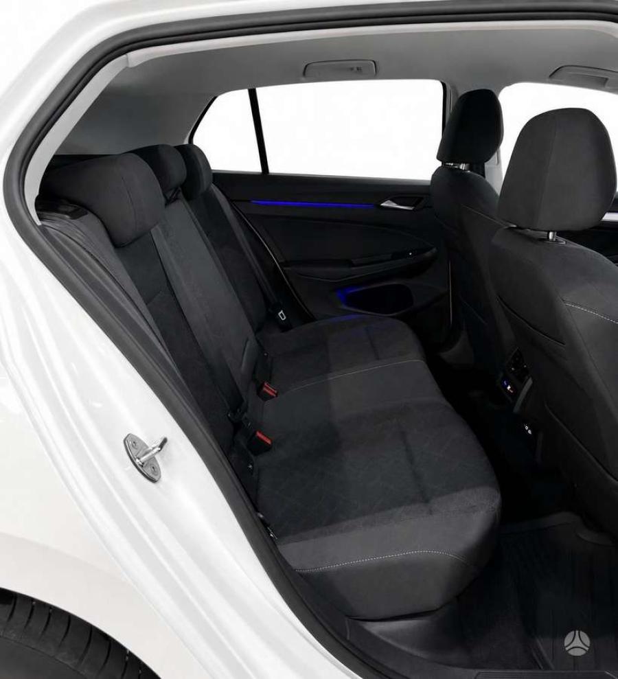 White Volkswagen Golf 2023 in Kaunas, with an engine capacity of 1.00 L and mileage of 101 thousand km for 15400 €, photo 8 on AUTOMOTO.COM.LV