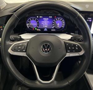 White Volkswagen Golf 2023 in Kaunas, with an engine capacity of 1.00 L and mileage of 101 thousand km for 15400 €, photo 10 on AUTOMOTO.COM.LV