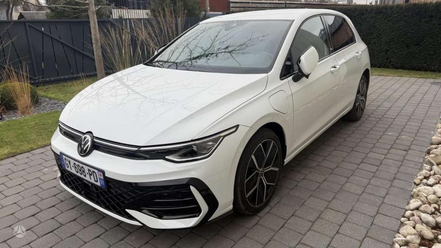 Balts Volkswagen Golf 2024 Kauņa, ar dzinēja tilpumu 1.50 L un nobraukumu 6 tūkst. km par 29500 €, foto 1 vietnē AUTOMOTO.COM.LV