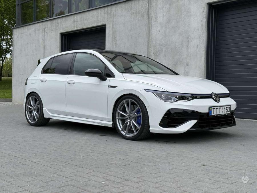 Balts Volkswagen Golf 2024 Plungė, ar dzinēja tilpumu 1.98 L un nobraukumu 6 tūkst. km par 39999 €, foto 4 vietnē AUTOMOTO.COM.LV