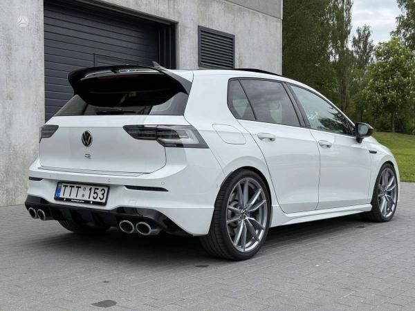 Balts Volkswagen Golf 2024 Plungė, ar dzinēja tilpumu 1.98 L un nobraukumu 6 tūkst. km par 39999 €, foto 4 vietnē AUTOMOTO.COM.LV