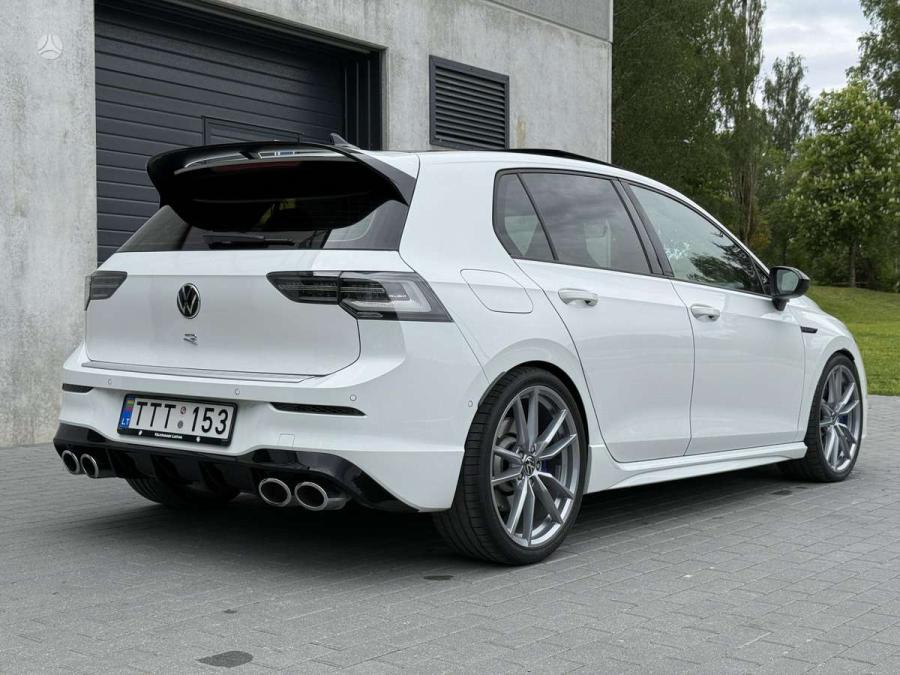 Balts Volkswagen Golf 2024 Plungė, ar dzinēja tilpumu 1.98 L un nobraukumu 6 tūkst. km par 39999 €, foto 5 vietnē AUTOMOTO.COM.LV