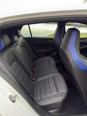 Balts Volkswagen Golf 2024 Plungė, ar dzinēja tilpumu 1.98 L un nobraukumu 6 tūkst. km par 39999 €, foto 33 vietnē AUTOMOTO.COM.LV