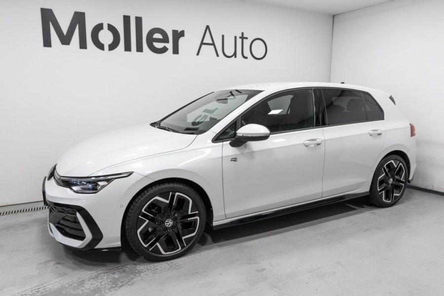 White Volkswagen Golf 2025 in Vilnius, with an engine capacity of 1.50 L and mileage of 46 thousand km for 26900 €, photo 3 on AUTOMOTO.COM.LV
