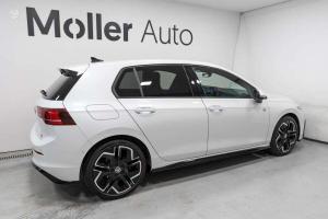 White Volkswagen Golf 2025 in Vilnius, with an engine capacity of 1.50 L and mileage of 46 thousand km for 25250 €, photo 5 on AUTOMOTO.COM.LV