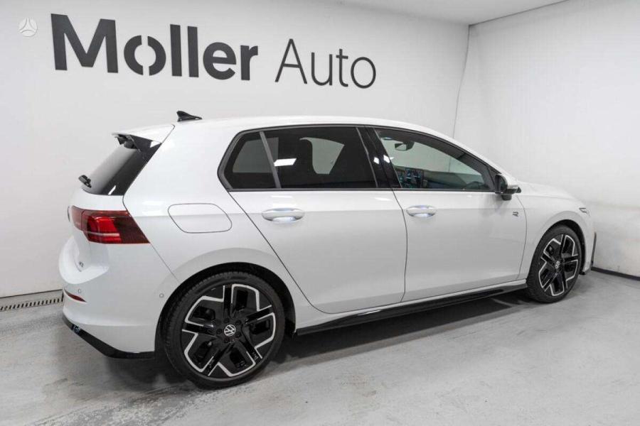 White Volkswagen Golf 2025 in Vilnius, with an engine capacity of 1.50 L and mileage of 46 thousand km for 25250 €, photo 5 on AUTOMOTO.COM.LV