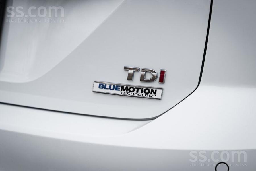 White Volkswagen Golf 2015 in Riga, with an engine capacity of 2.00 L and mileage of 220 thousand km for 8650 €, photo 9 on AUTOMOTO.COM.LV