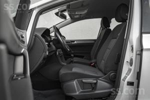 White Volkswagen Golf 2015 in Riga, with an engine capacity of 2.00 L and mileage of 220 thousand km for 8650 €, photo 10 on AUTOMOTO.COM.LV