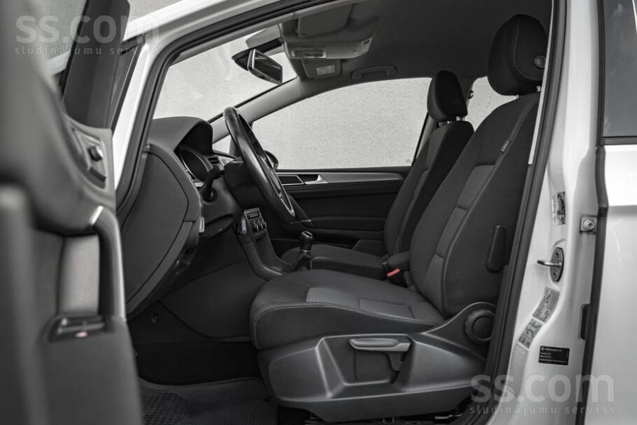 White Volkswagen Golf 2015 in Riga, with an engine capacity of 2.00 L and mileage of 220 thousand km for 8650 €, photo 10 on AUTOMOTO.COM.LV
