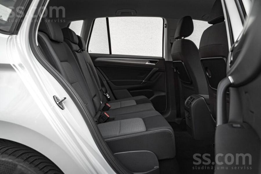 White Volkswagen Golf 2015 in Riga, with an engine capacity of 2.00 L and mileage of 220 thousand km for 8650 €, photo 12 on AUTOMOTO.COM.LV