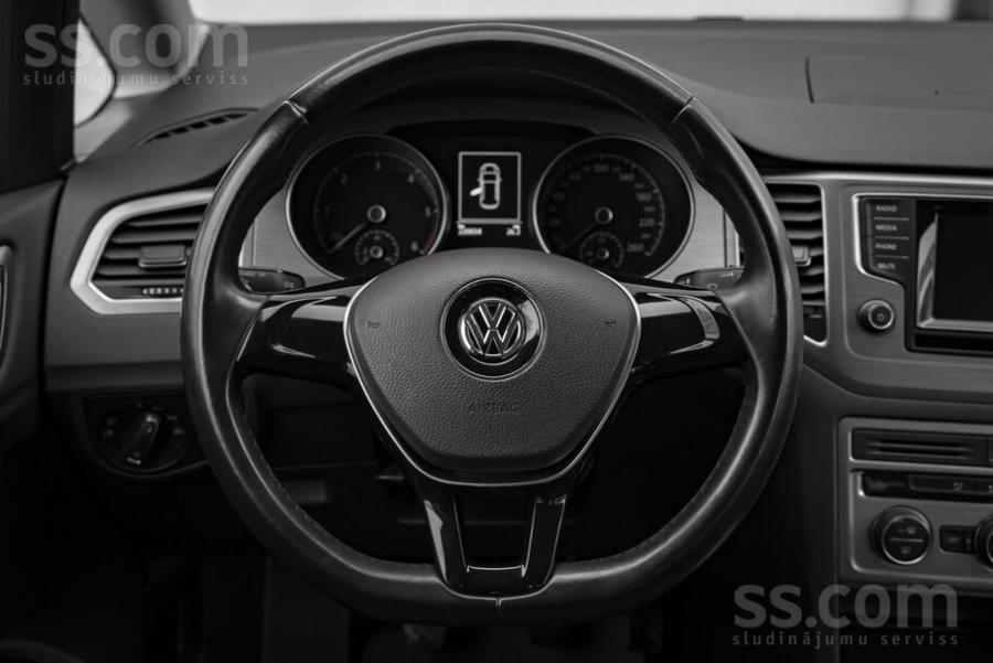 White Volkswagen Golf 2015 in Riga, with an engine capacity of 2.00 L and mileage of 220 thousand km for 8650 €, photo 19 on AUTOMOTO.COM.LV
