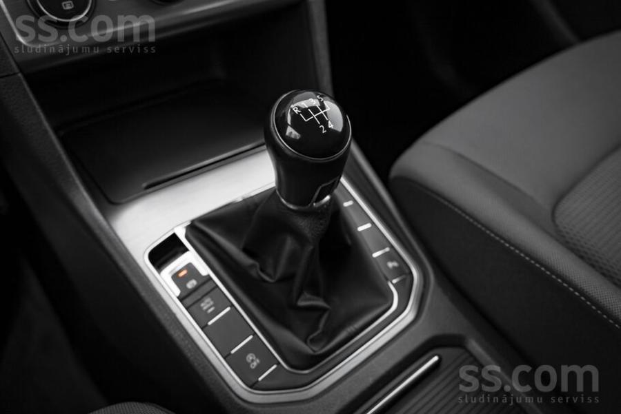 White Volkswagen Golf 2015 in Riga, with an engine capacity of 2.00 L and mileage of 220 thousand km for 8650 €, photo 21 on AUTOMOTO.COM.LV