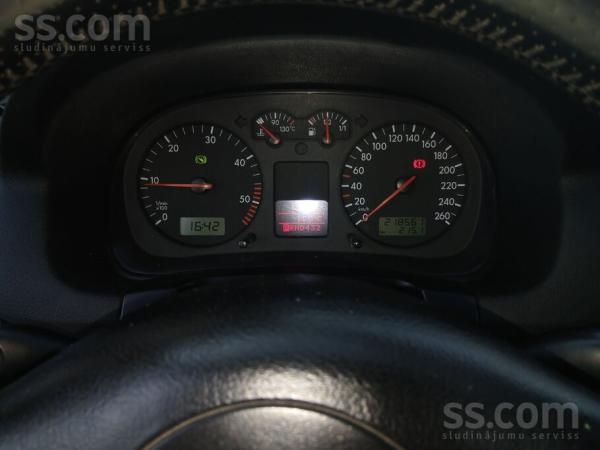 Balts Volkswagen Golf 2006 Tukums, ar dzinēja tilpumu 1.90 L un nobraukumu 219 tūkst. km par 1800 €, foto 4 vietnē AUTOMOTO.COM.LV