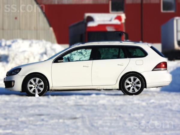 White Volkswagen Golf 2012 in Riga, with an engine capacity of 1.60 L and mileage of 358 thousand km for 5300 €, photo 4 on AUTOMOTO.COM.LV