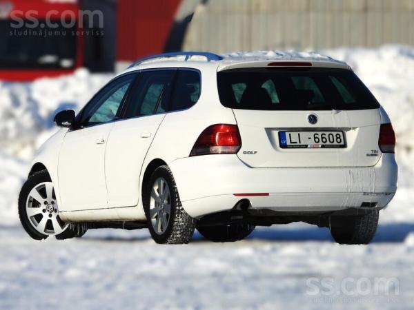 White Volkswagen Golf 2012 in Riga, with an engine capacity of 1.60 L and mileage of 358 thousand km for 5300 €, photo 5 on AUTOMOTO.COM.LV