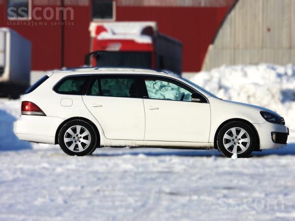 White Volkswagen Golf 2012 in Riga, with an engine capacity of 1.60 L and mileage of 358 thousand km for 5300 €, photo 8 on AUTOMOTO.COM.LV