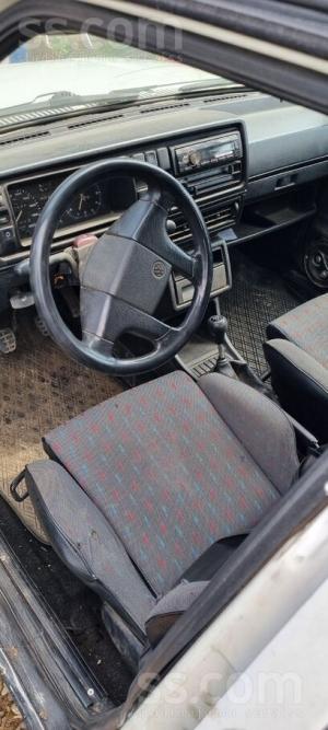 Balts Volkswagen Golf 1989 Tukums, ar dzinēja tilpumu 1.60 L un nobraukumu 531 tūkst. km par 1400 €, foto 5 vietnē AUTOMOTO.COM.LV
