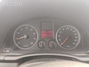 Balts Volkswagen Golf 2008 Rīga, ar dzinēja tilpumu 1.40 L un nobraukumu 286 tūkst. km par 1600 €, foto 5 vietnē AUTOMOTO.COM.LV
