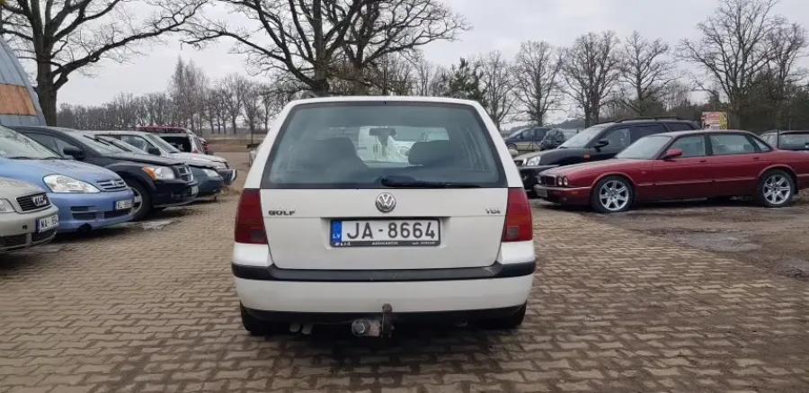 Balts Volkswagen Golf 2000 Valmiera, ar dzinēja tilpumu 1.90 L un nobraukumu 344 tūkst. km par 1450 €, foto 5 vietnē AUTOMOTO.COM.LV