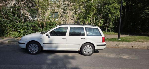 White Volkswagen Golf 2001 in Vilnius, with an engine capacity of 1.60 L and mileage of 229 thousand km for 700 €, photo 2 on AUTOMOTO.COM.LV