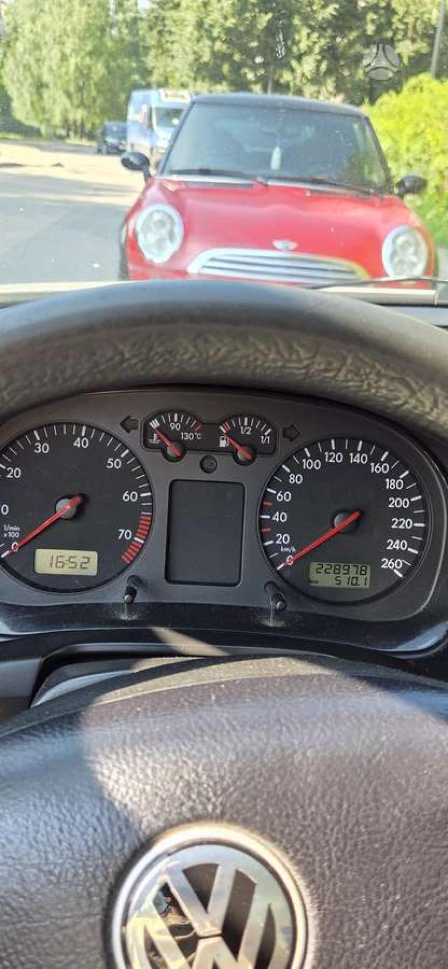 Balts Volkswagen Golf 2001 Viļņa, ar dzinēja tilpumu 1.60 L un nobraukumu 229 tūkst. km par 700 €, foto 6 vietnē AUTOMOTO.COM.LV
