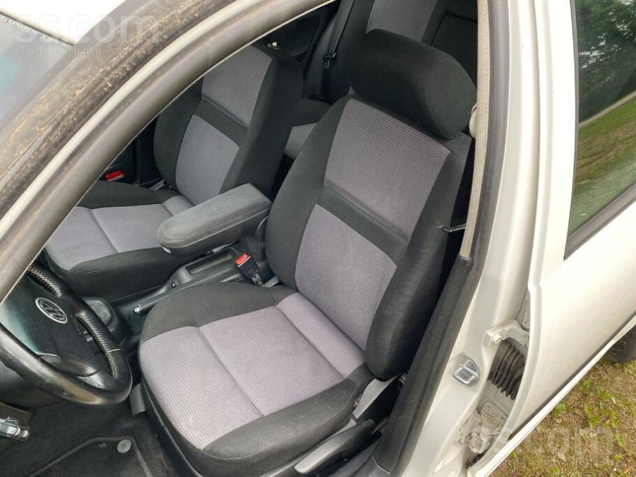 White Volkswagen Golf 2001 in Ludza, with an engine capacity of 1.90 L and mileage of 0 thousand km for 2300 €, photo 14 on AUTOMOTO.COM.LV