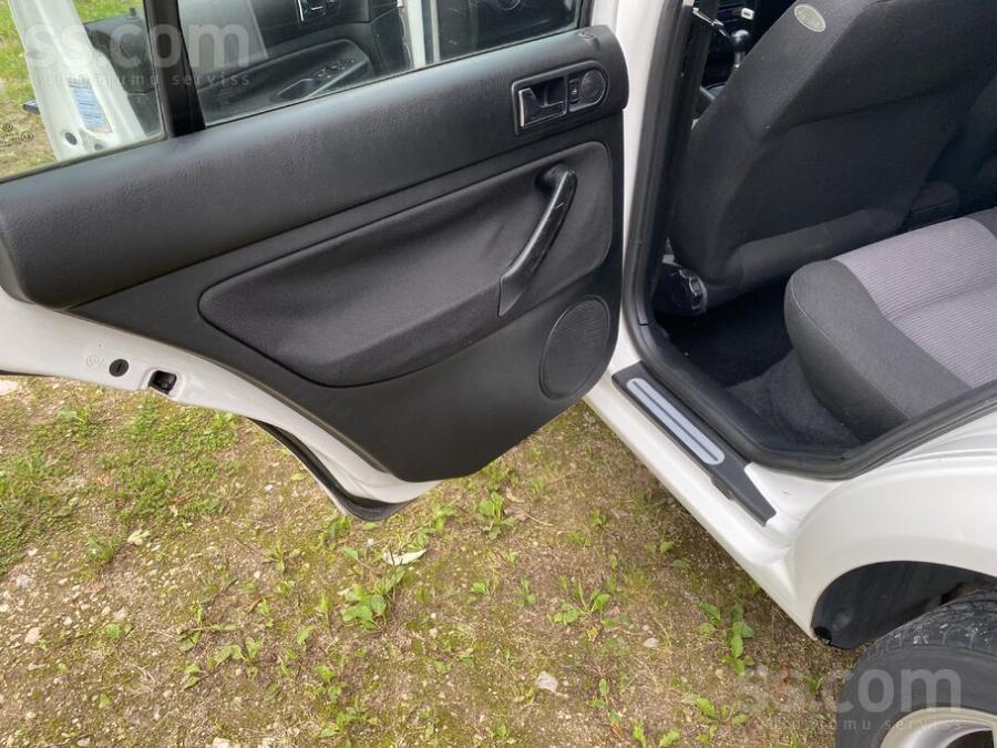 White Volkswagen Golf 2001 in Ludza, with an engine capacity of 1.90 L and mileage of 0 thousand km for 2300 €, photo 15 on AUTOMOTO.COM.LV