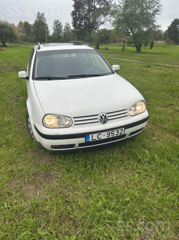 Volkswagen Golf 2001 in Riga on AUTOMOTO.COM.LV White Volkswagen Golf 2001 in Riga, with an engine capacity of 1.90 L and mileage of 406 thousand km for 1200 €, photo 1 on AUTOMOTO.COM.LV