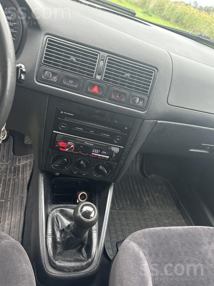 Balts Volkswagen Golf 2001 Rīga, ar dzinēja tilpumu 1.90 L un nobraukumu 406 tūkst. km par 1200 €, foto 7 vietnē AUTOMOTO.COM.LV