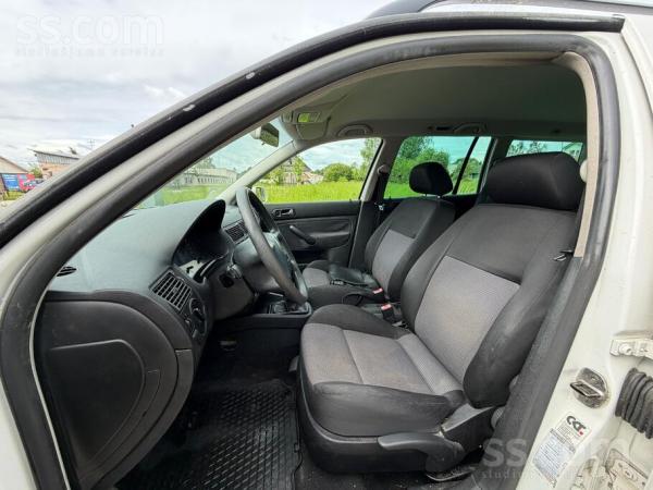 White Volkswagen Golf 2004 in Ludza, with an engine capacity of 1.90 L and mileage of 215 thousand km for 2750 €, photo 7 on AUTOMOTO.COM.LV