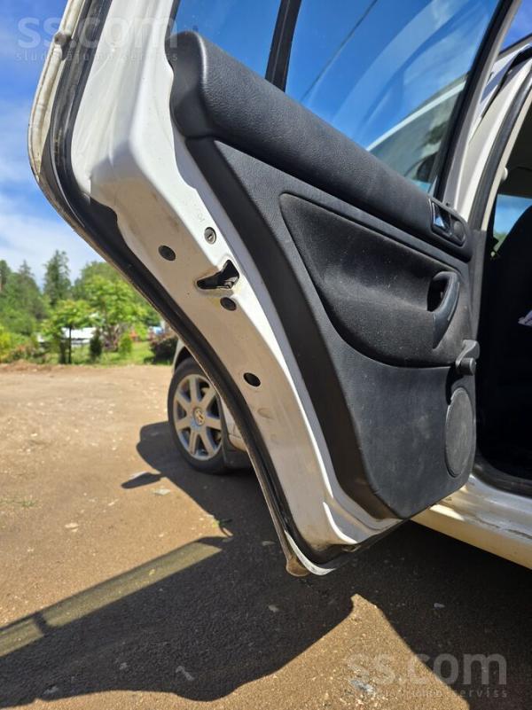 Balts Volkswagen Golf 2004 Rēzekne, ar dzinēja tilpumu 1.90 L un nobraukumu 414 tūkst. km par 1400 €, foto 9 vietnē AUTOMOTO.COM.LV