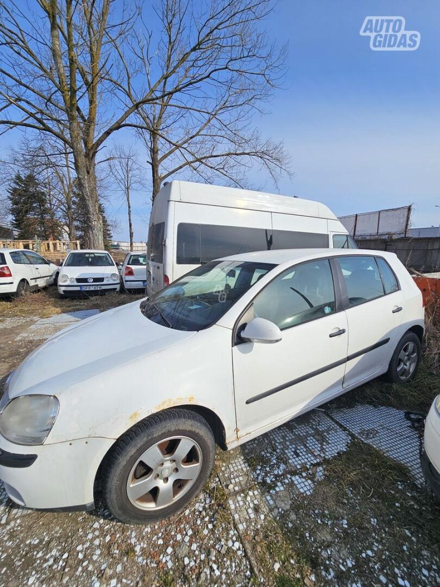 White Volkswagen Golf 2006 in Alytus, with an engine capacity of 1.90 L and mileage of 355 thousand km for 500 €, photo 3 on AUTOMOTO.COM.LV