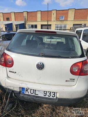 White Volkswagen Golf 2006 in Alytus, with an engine capacity of 1.90 L and mileage of 355 thousand km for 500 €, photo 4 on AUTOMOTO.COM.LV