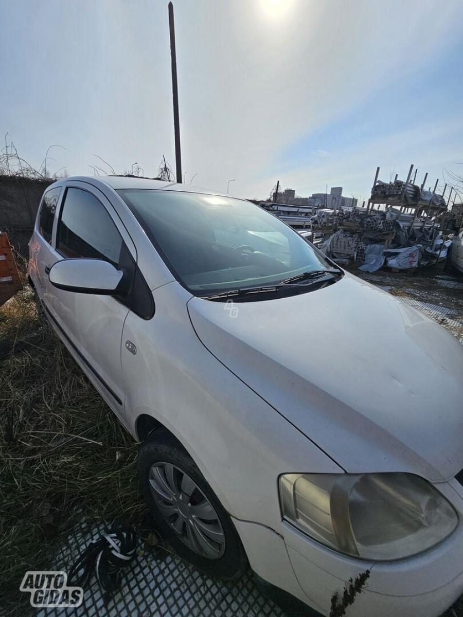 White Volkswagen Golf 2006 in Alytus, with an engine capacity of 1.90 L and mileage of 355 thousand km for 500 €, photo 5 on AUTOMOTO.COM.LV