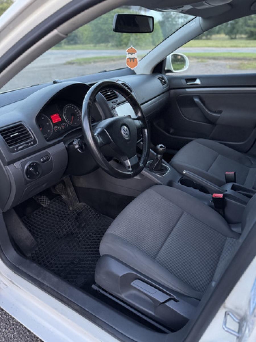 White Volkswagen Golf 2007 in Tallinn, with an engine capacity of 1.90 L and mileage of 352 thousand km for 1199 €, photo 10 on AUTOMOTO.COM.LV