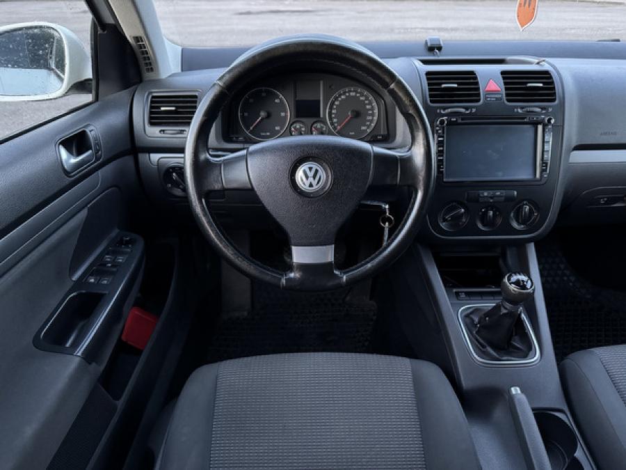 White Volkswagen Golf 2007 in Tallinn, with an engine capacity of 1.90 L and mileage of 352 thousand km for 1199 €, photo 11 on AUTOMOTO.COM.LV