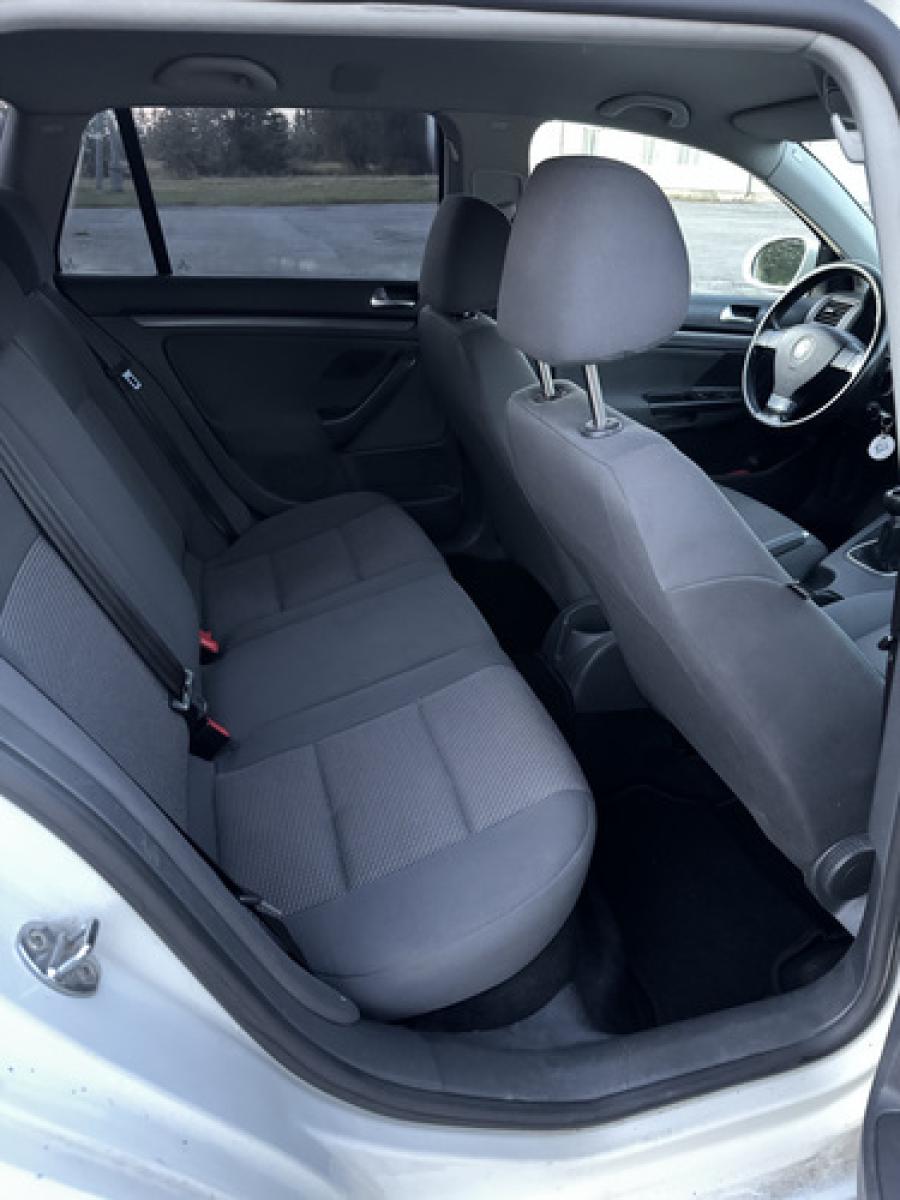 White Volkswagen Golf 2007 in Tallinn, with an engine capacity of 1.90 L and mileage of 352 thousand km for 1199 €, photo 14 on AUTOMOTO.COM.LV