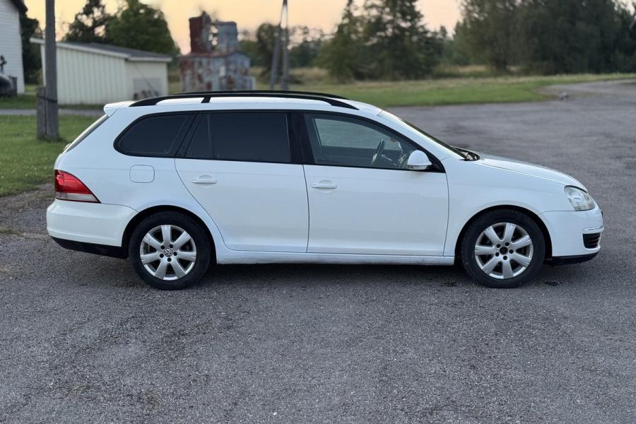 White Volkswagen Golf 2007 in Tallinn, with an engine capacity of 1.90 L and mileage of 352 thousand km for 1199 €, photo 20 on AUTOMOTO.COM.LV