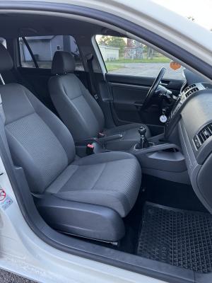 White Volkswagen Golf 2007 in Tallinn, with an engine capacity of 1.90 L and mileage of 352 thousand km for 1199 €, photo 27 on AUTOMOTO.COM.LV